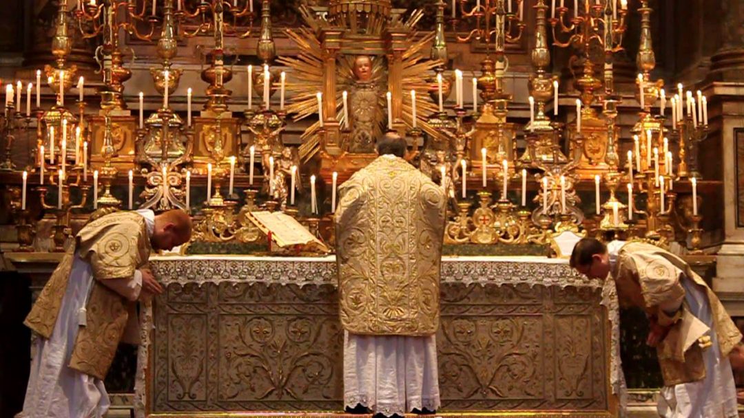 Traditional Latin Mass filmed on Easter Sunday in 1941 – Men Of The West